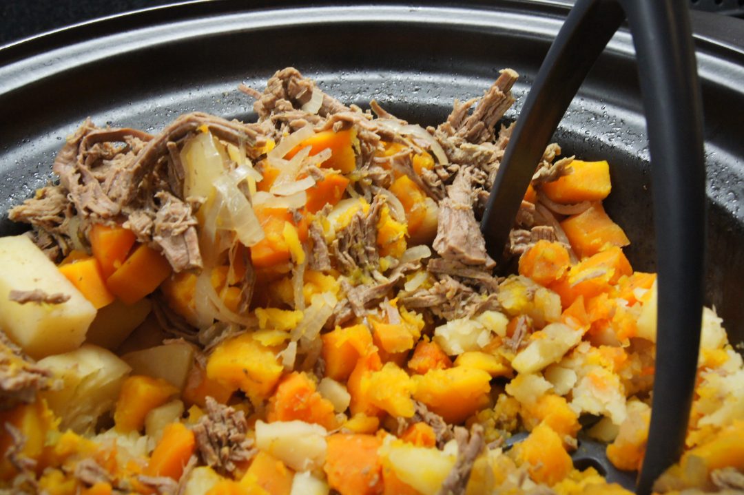 Hutspot met klapstuk uit de slowcooker - Ik hou gewoon van eten