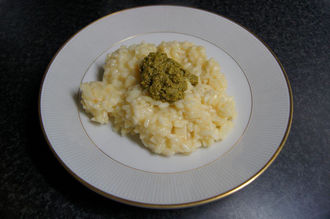 Risotto bianco con pesto (met tomatensalade) - Ik hou gewoon van eten
