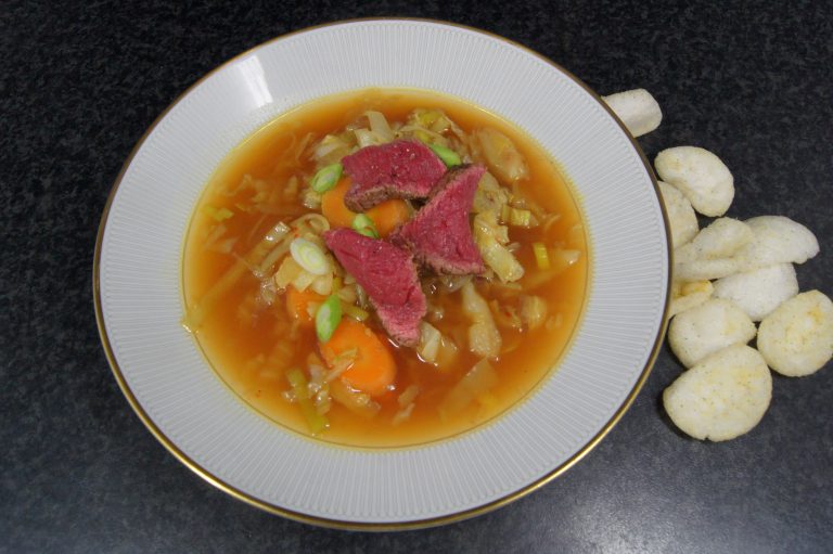 Indische koolsoep met biefstukreepjes - Ik hou gewoon van eten