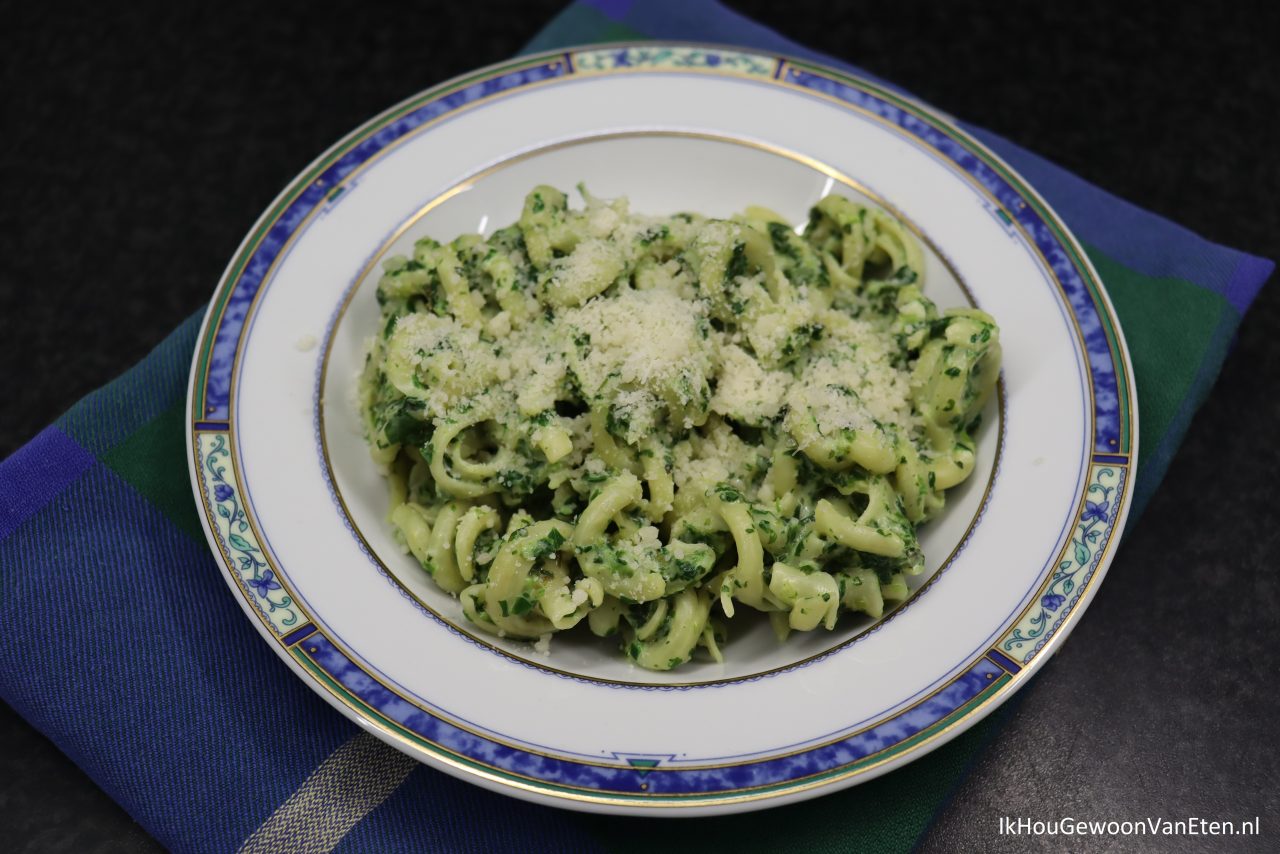 Éénpanspasta met roomkaas en spinazie - Ik hou gewoon van eten